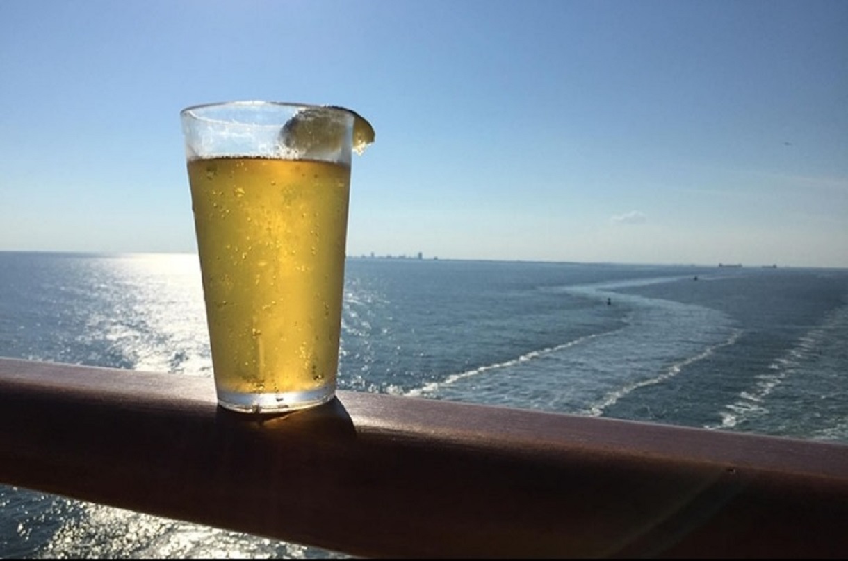 Speedboat Bar & Grill | Michigan