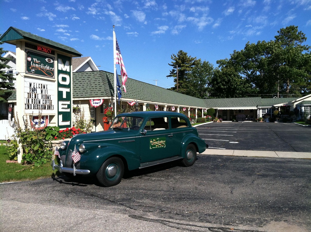 Lamplighter Motel | Michigan