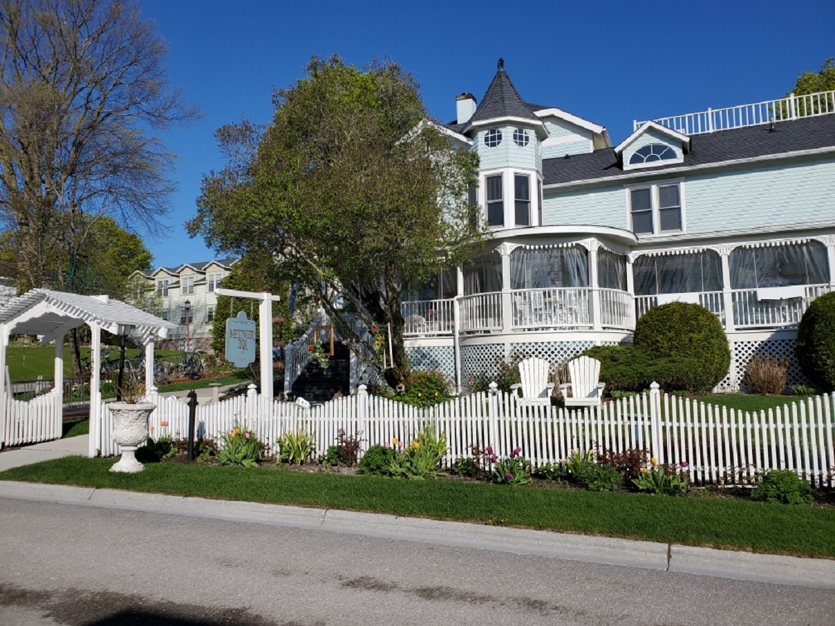 Metivier Inn | Michigan