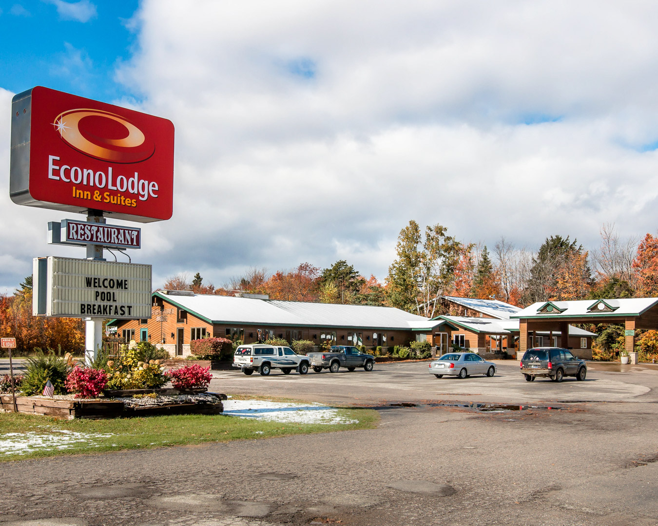 Econo Lodge Inn & Suites Munising Area | Michigan