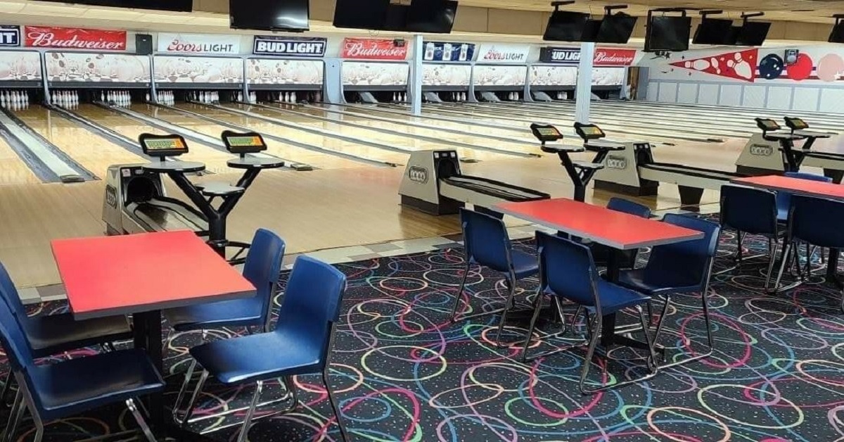 Zebra Lounge / Bowl-O-Drome | Michigan