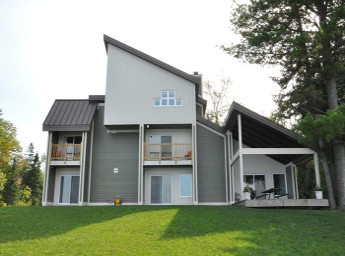 The Headlands Guest House | Michigan