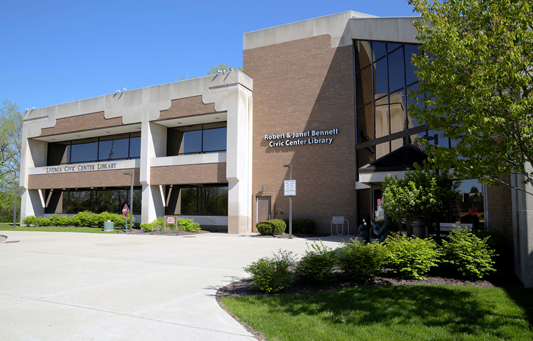 Robert and Janet Bennett Civic Center Library | Michigan