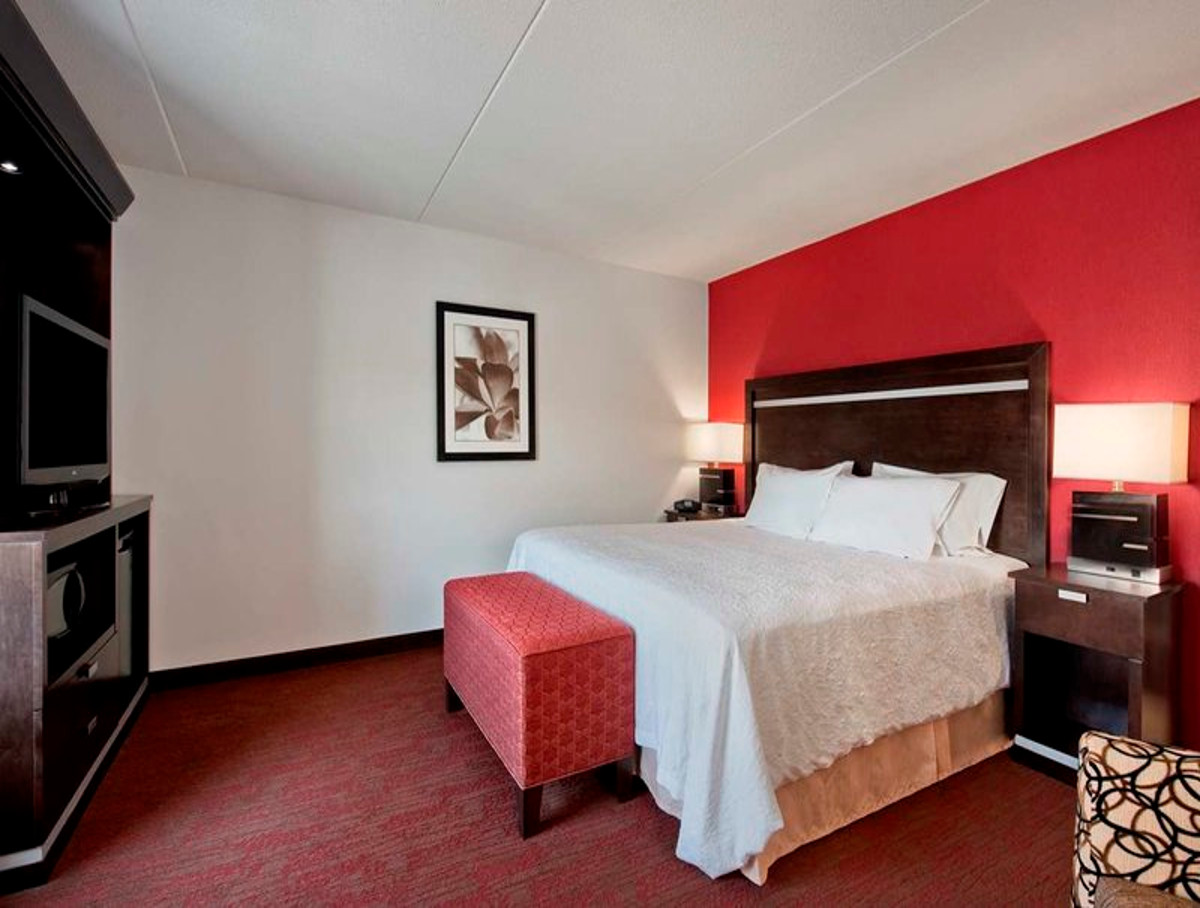 Hampton Inn & Suites Detroit - Airport | Michigan