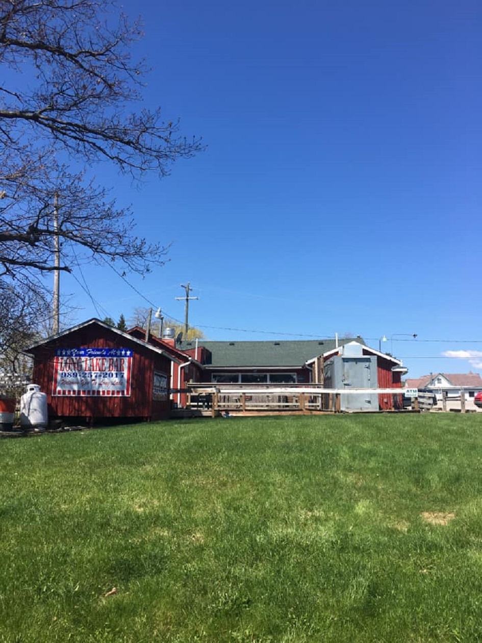 Long Lake Bar and Grill | Michigan