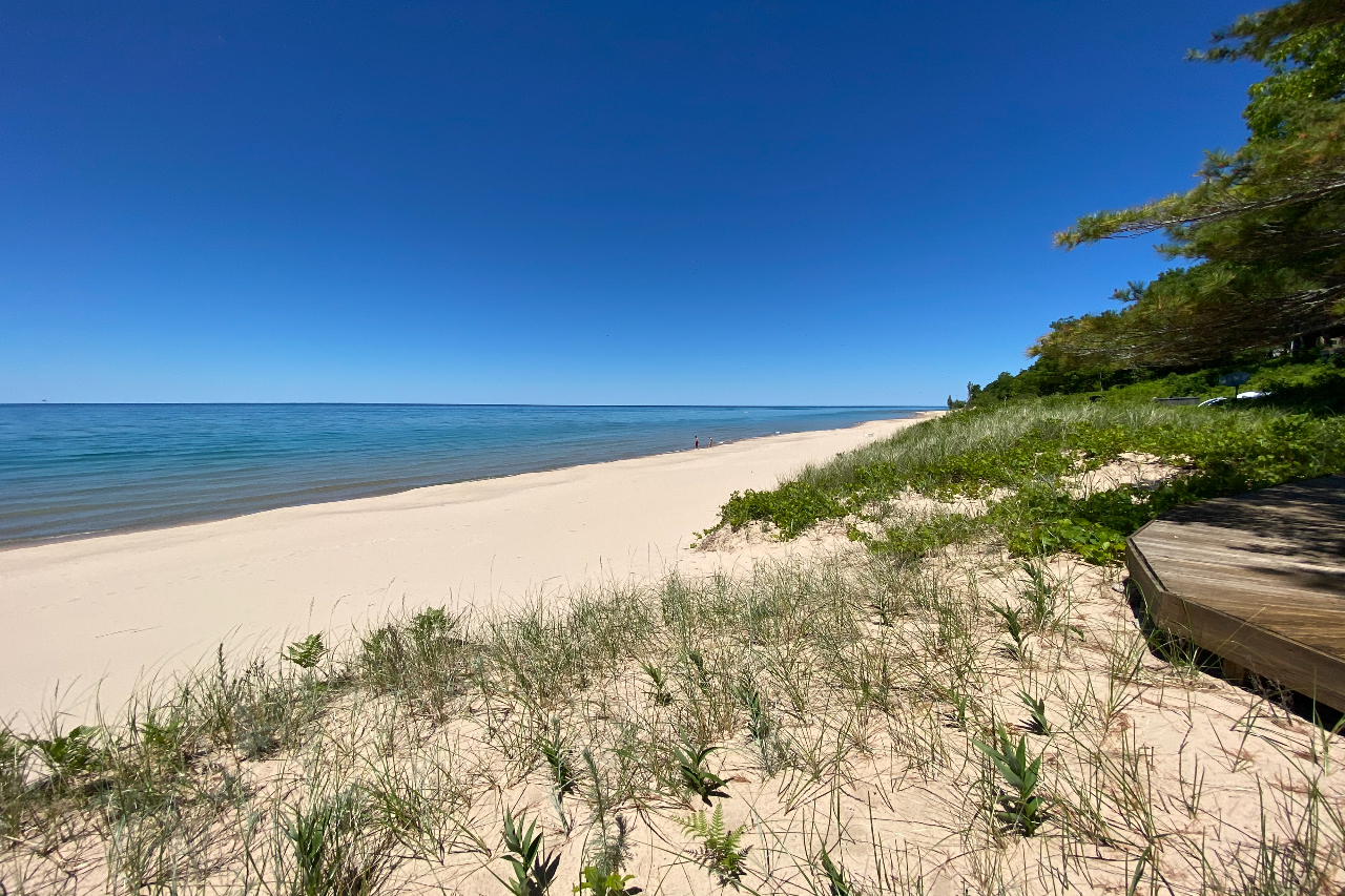 Holiday Vacation Rentals - Golden Beach Cottage on Lake Michigan | Michigan