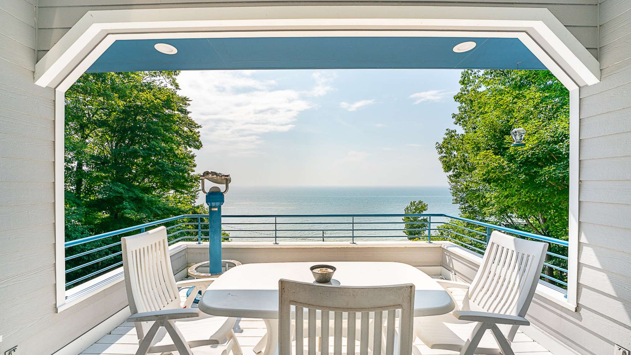 Lakefront Villa | Michigan