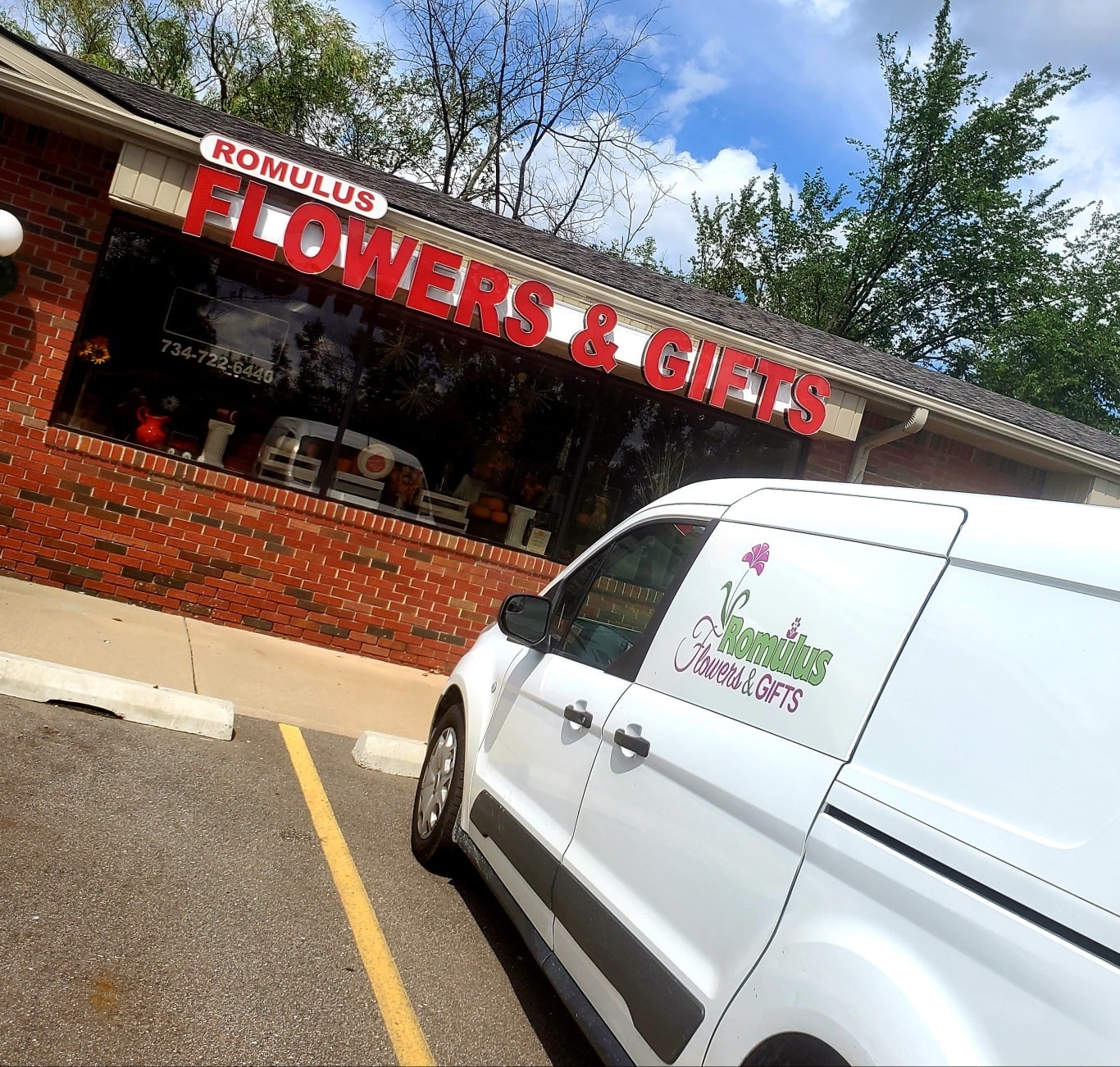 Romulus Flowers & Gifts | Michigan