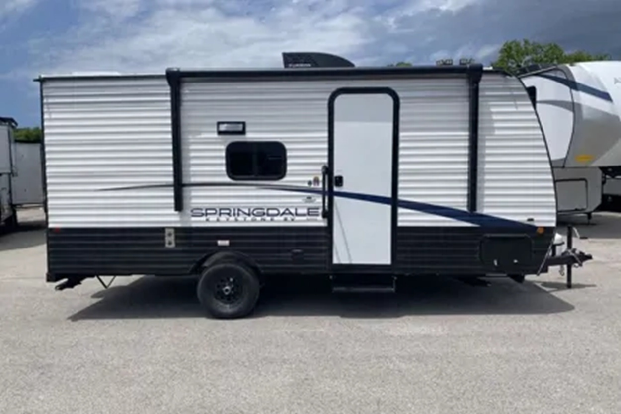 Justin's Keystone Springdale 1760BH Travel Trailer Rental | Michigan